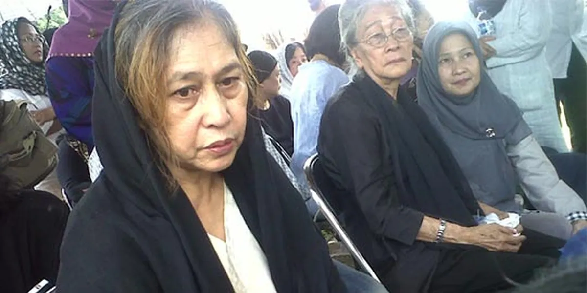 Almarhum Hendra Cipta Dimakamkan di Tanah Kusir - KapanLagi.com