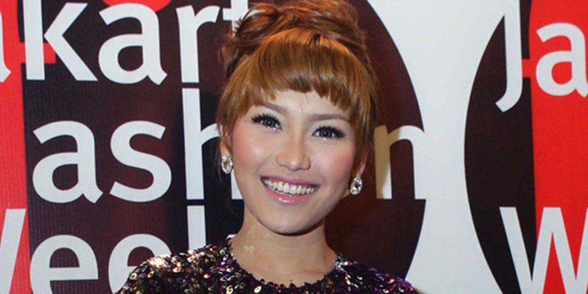 Sibuk, Ayu Ting Ting Tak Bisa Tonton Tim Garuda Muda - KapanLagi.com Sibuk, Ayu Ting Ting Tak Bisa Tonton Tim Garuda Muda - KapanLagi.com