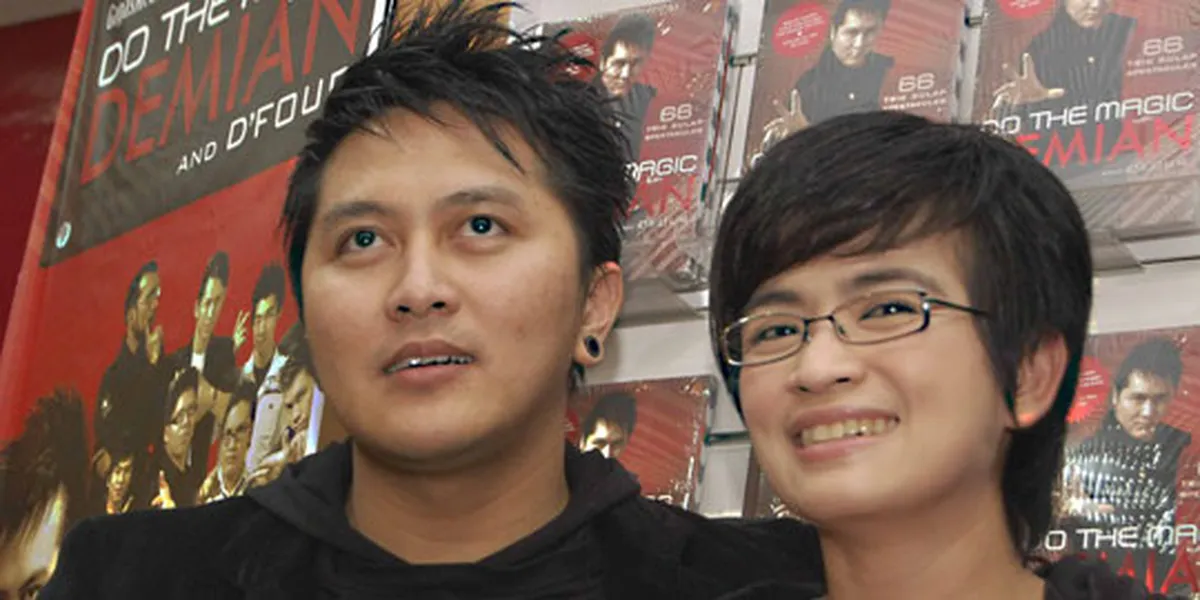 Yulia Rachman Bantah Isu Cerai Dengan Demian - KapanLagi.com Yulia Rachman Bantah Isu Cerai Dengan Demian - KapanLagi.com
