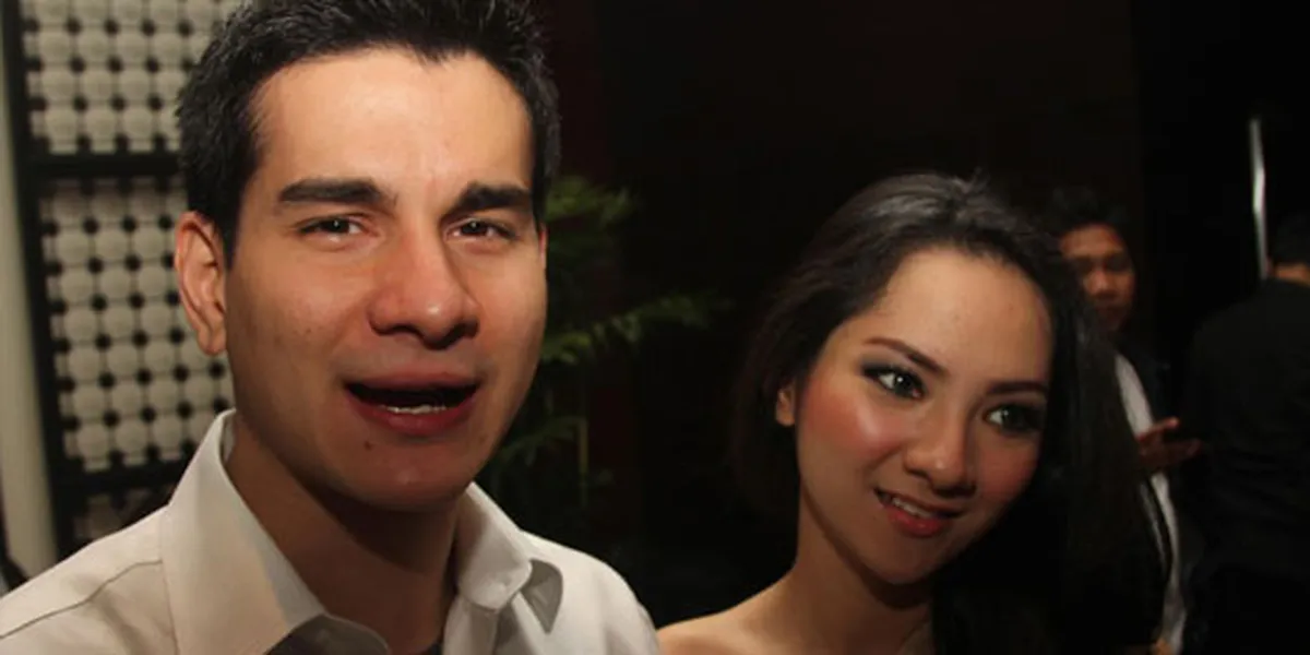 Steve Emmanuel Gandeng Pacar Baru - KapanLagi.com