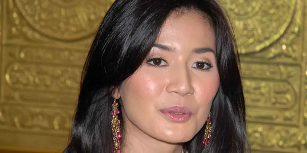 Asti Ananta Ditabrak Pengendara Motor - KapanLagi.com