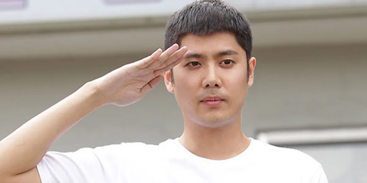 Resmi Wajib Militer, Kyu Jong 'Dilepas' Member SS501 - KapanLagi.com