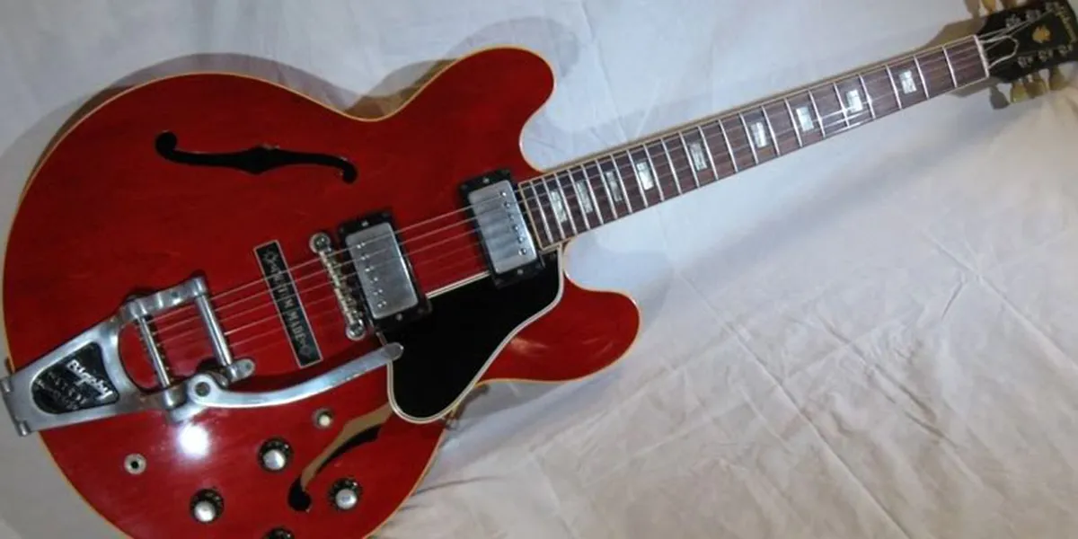 10 Gitar Paling Mahal Sedunia - KapanLagi.com