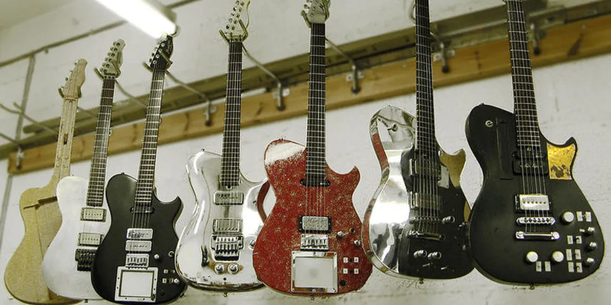 7 Gitar Unik Matt Bellamy, Frontman Muse - KapanLagi.com