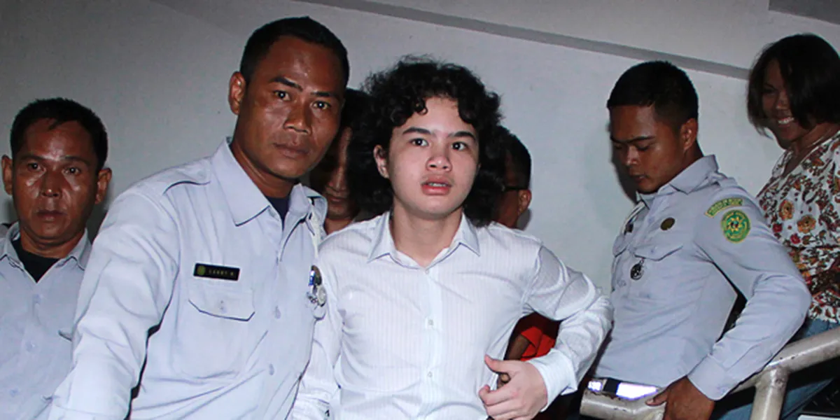 AQJ Akan Ajukan Pembelaan Pribadi Atas Tuntutan Jaksa - KapanLagi.com AQJ Akan Ajukan Pembelaan Pribadi Atas Tuntutan Jaksa - KapanLagi.com