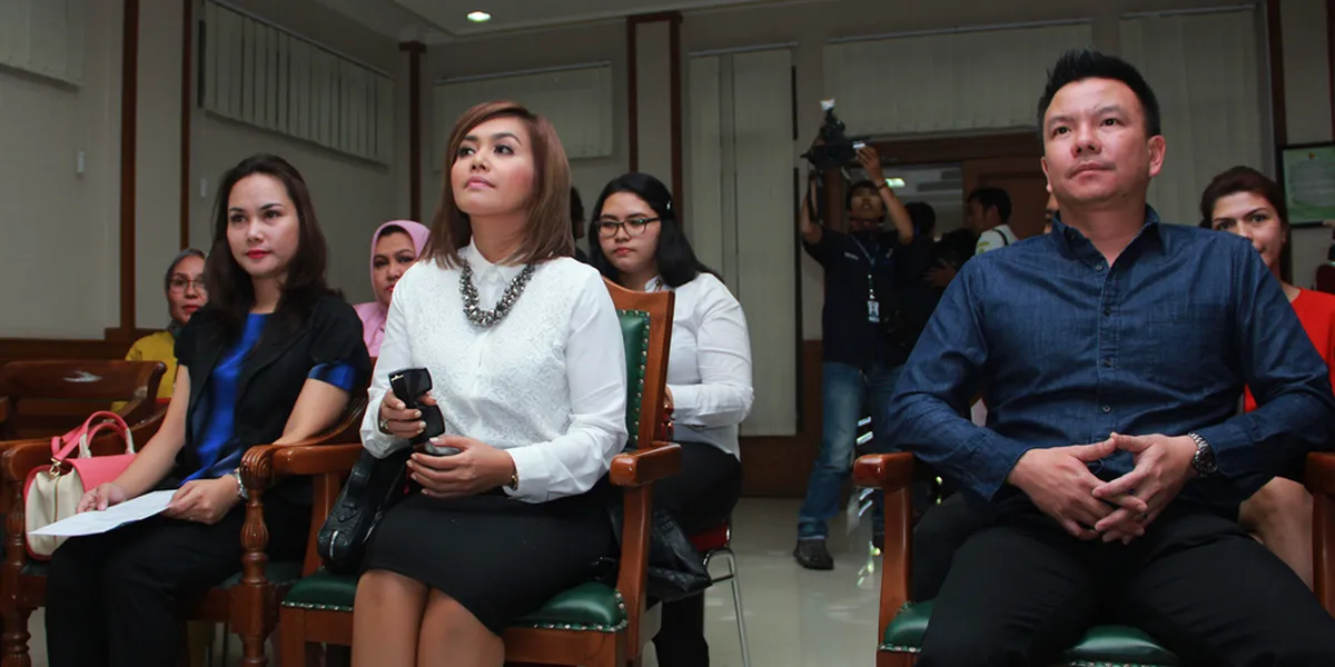 Beda Visi dan Misi, Alasan Cerai Denada dan Jerry Aurum - KapanLagi.com