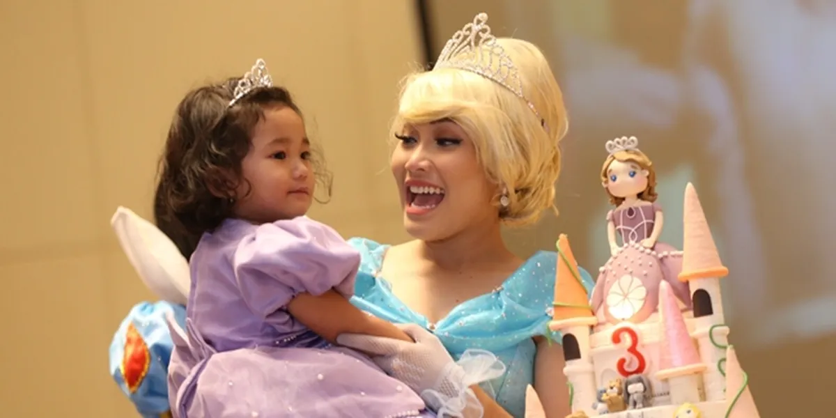 Bilqis Putri Kecil Ayu Ting Ting Berulang Tahun Bak Princess ...