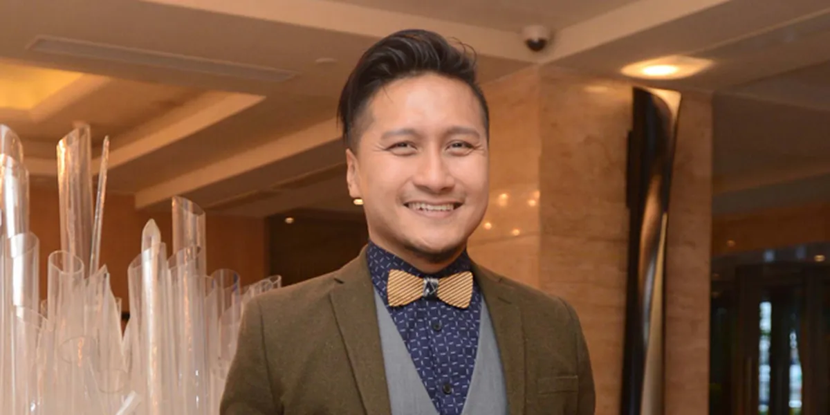 Bukan Perhiasan, Arie Untung Pilih Bunga Untuk Bahagiakan Istri ...