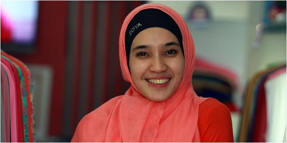 Dhini Aminarti Ungkap Kisah Awal Dirinya Berhijab - KapanLagi.com