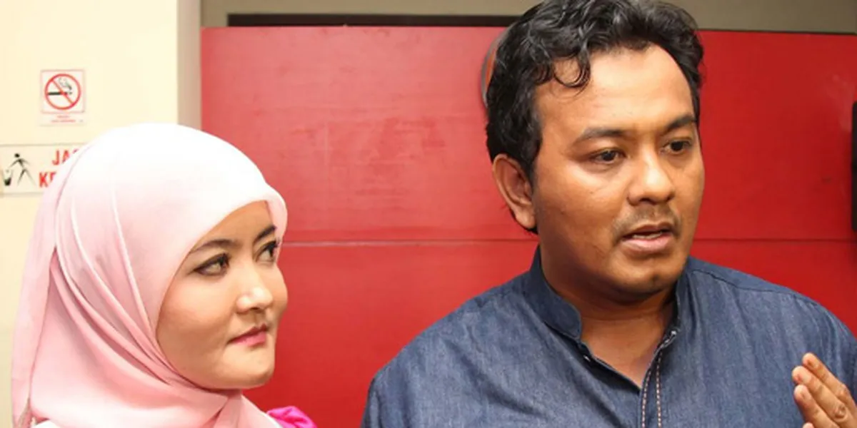 Dicky Chandra Pakai Baju Perempuan, Sule Tak Tega - KapanLagi.com