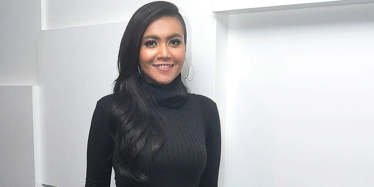 Digaet JFlow, Denada Twerking di Music Video 'De Nada' - KapanLagi.com