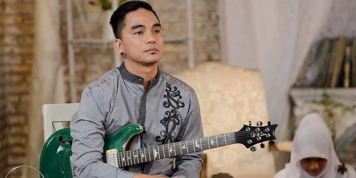 [Eksklusif] Enda: Banyak Yang Bilang Musik Ungu Kampungan - KapanLagi.com