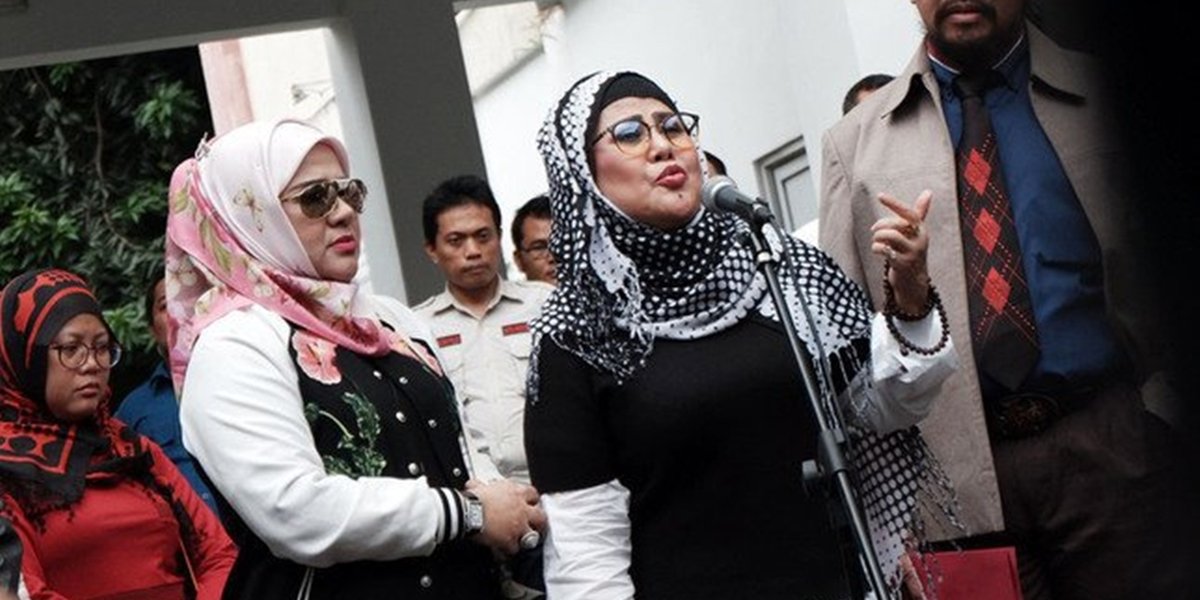 Elvy Sukaesih Siap Hadapi Sidang Tuduhan Wanprestasi Yang Dilayangkan ... Elvy Sukaesih Siap Hadapi Sidang Tuduhan Wanprestasi Yang Dilayangkan ...