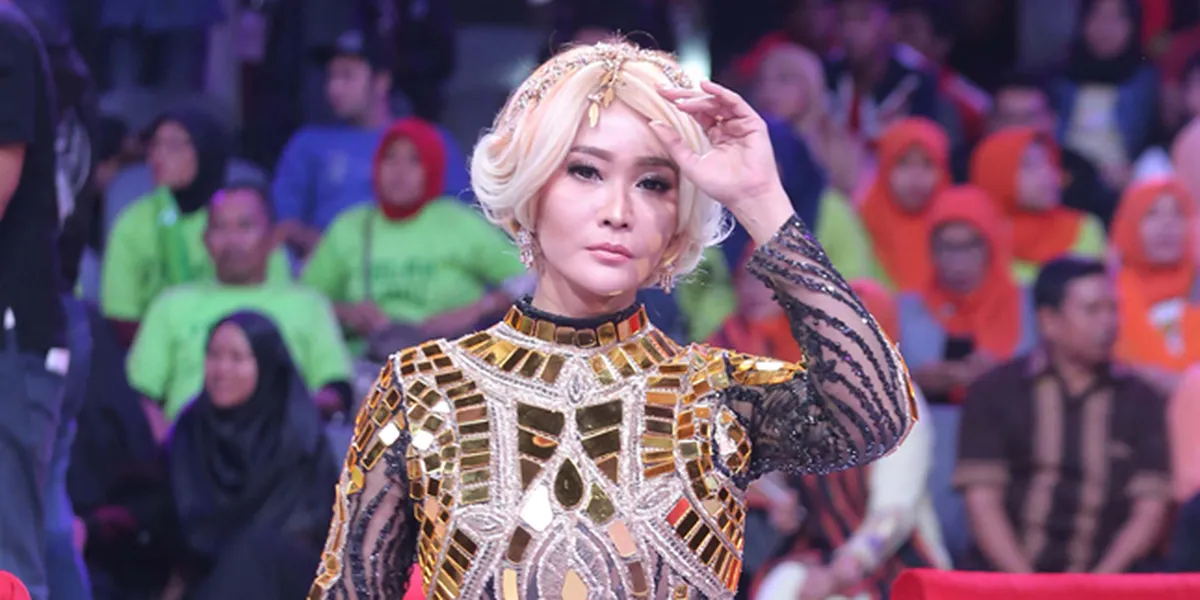 Foto Masa Remaja Inul Daratista Dengan Gaya Rambut Jambul, Memang ...