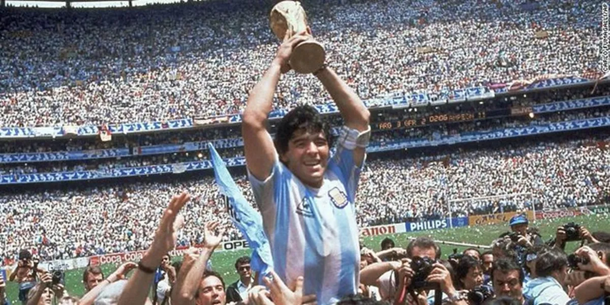 Kabar Duka! Pesepak Bola Legendaris Diego Maradona Meninggal Dunia ...