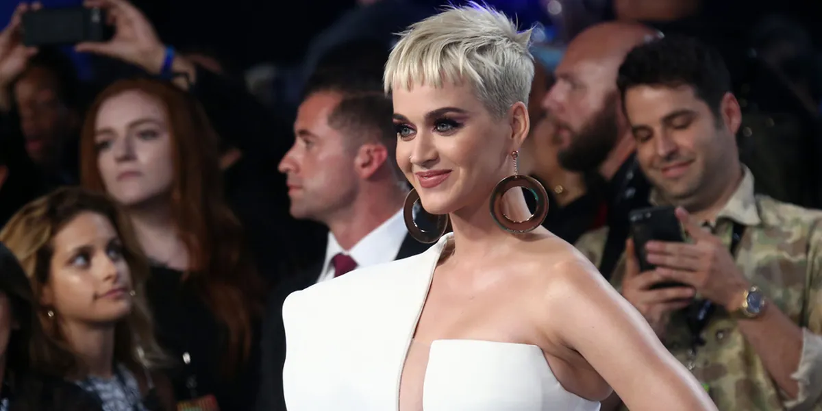 Katy Perry Dukung Kembalinya Pink ke Atas Panggung di Sydney ...