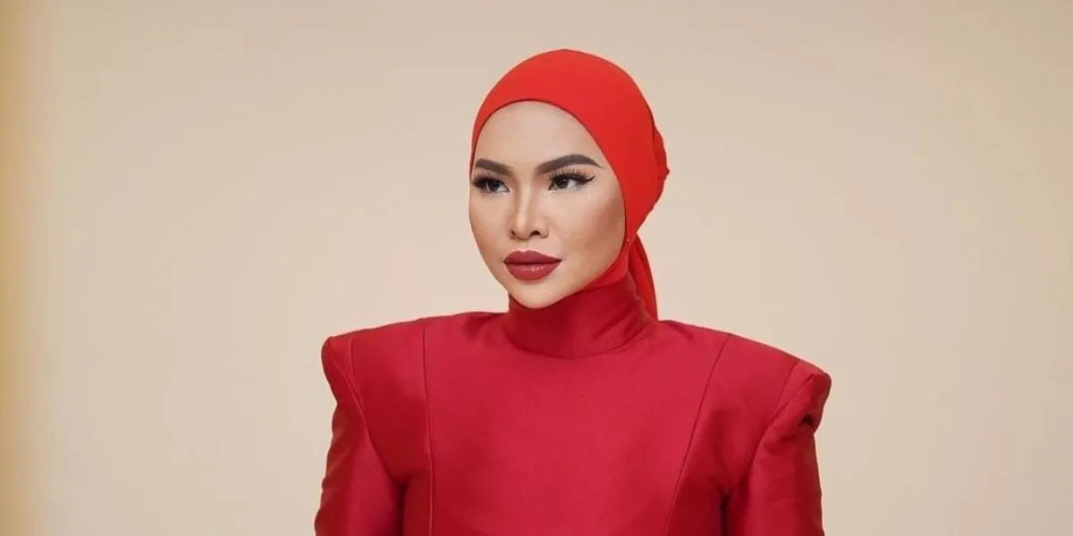 Lirik Lagu 'Blue', Lagu Terbaru dari Aina Abdul - KapanLagi.com
