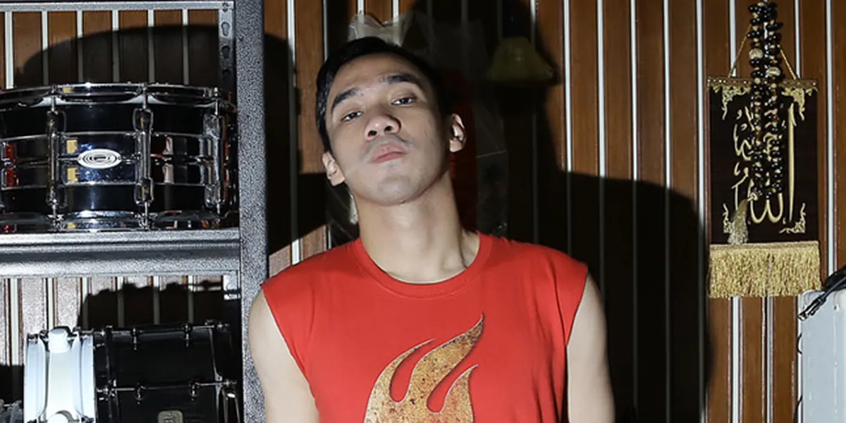 Main Bola, Ikmal Tobing CS Dihajar Habis-Habisan - KapanLagi.com