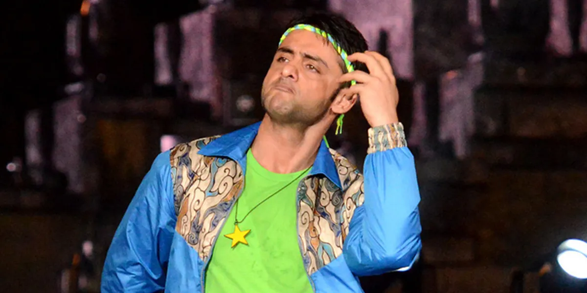 Main Pasir di Pantai, Tia Putri Rohit Bhardwaj Unyu Menggemaskan ...