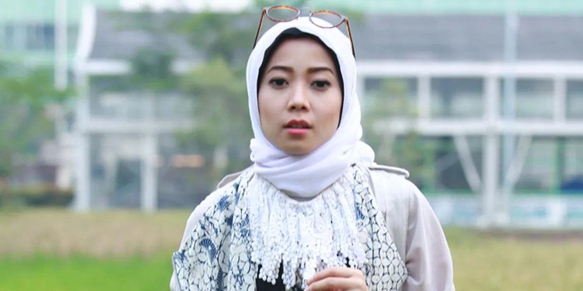Main Web Series, Karina Salim Pertama Kali Tampil Berhijab - KapanLagi.com