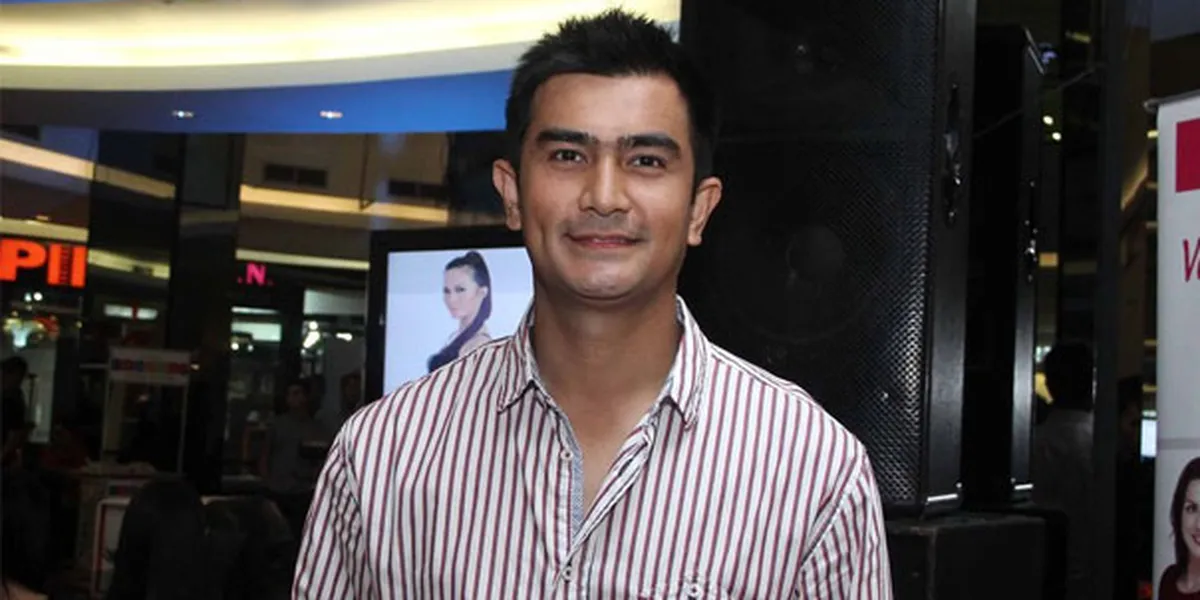 Ngabuburit, Sandy Syarif Pilih Main Golf - KapanLagi.com