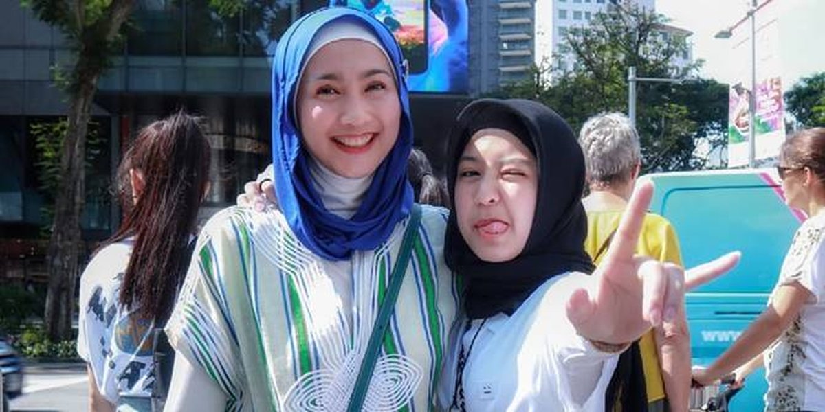 Pernah Jalin Cinta, Desy Ratnasari Tak Larang Anak Berkomunikasi dengan ... Pernah Jalin Cinta, Desy Ratnasari Tak Larang Anak Berkomunikasi dengan ...