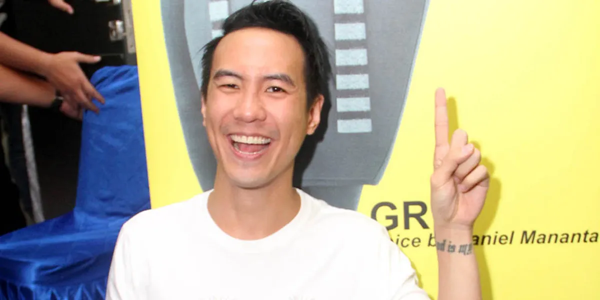 Pindah Rumah, Daniel Mananta Rayakan Bareng Teman - KapanLagi.com