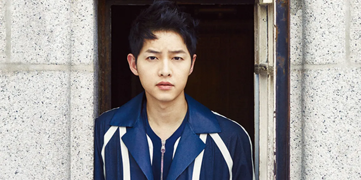 Pose Manja di Ranjang, Song Joong Ki Bikin Kamu Makin Delusional ...