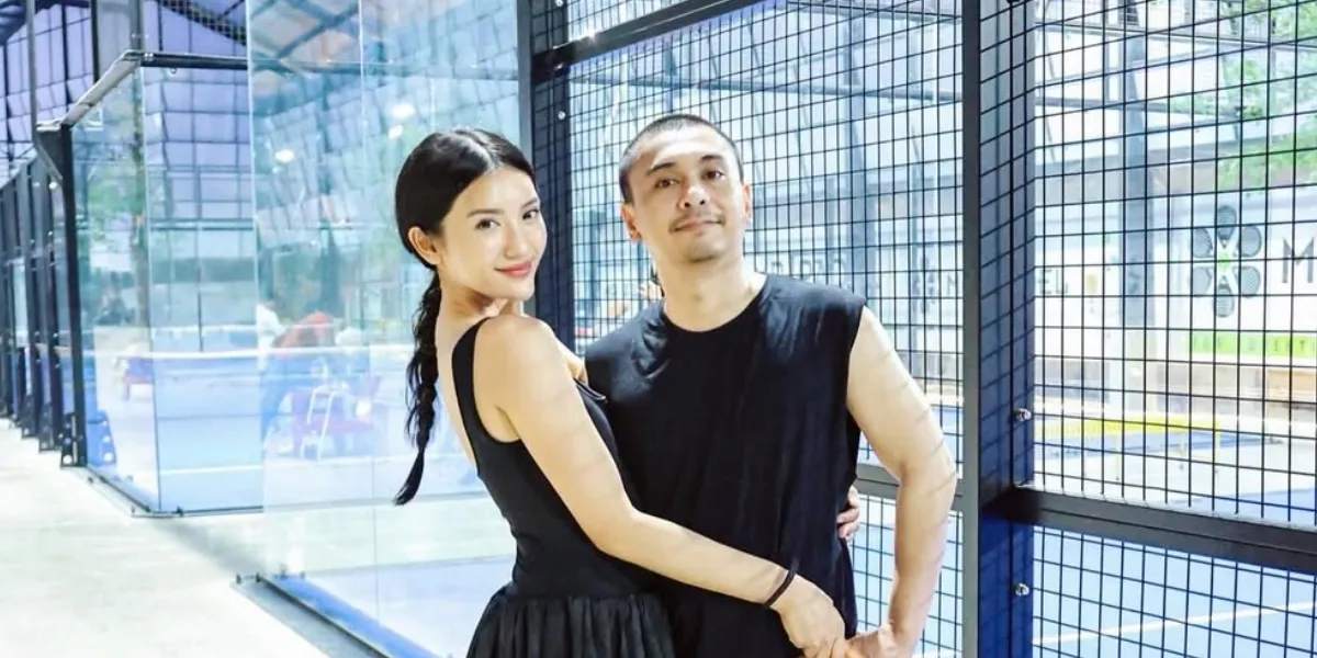 Potret Raditya Dika Main Padel Bareng Istri, Bikin Komunitas Sendiri - KapanLagi.com