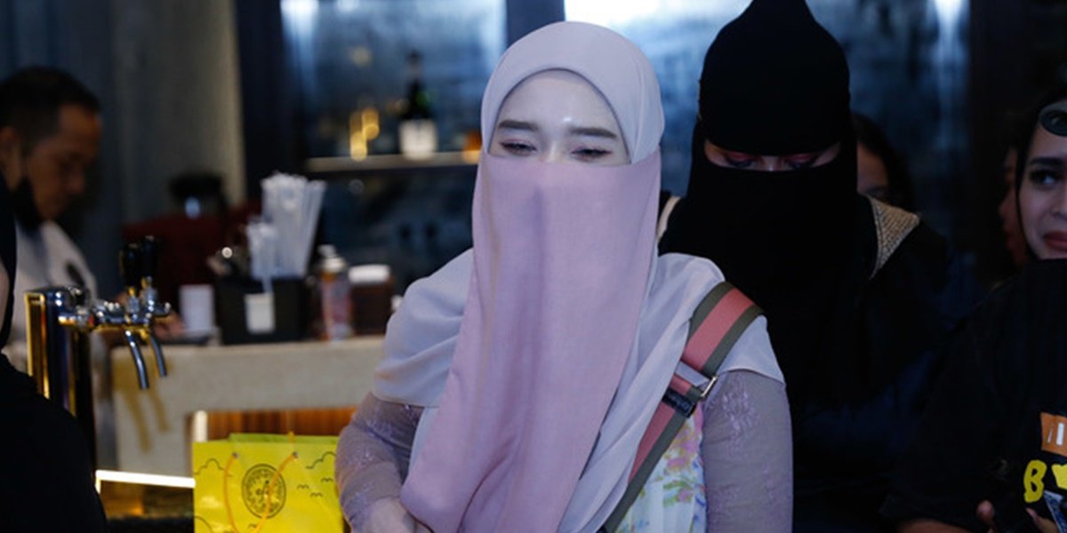 Putuskan Lepas Cadar Untuk Nafkahi Anak, Inara Rusli Berharap Tidak ... Putuskan Lepas Cadar Untuk Nafkahi Anak, Inara Rusli Berharap Tidak ...