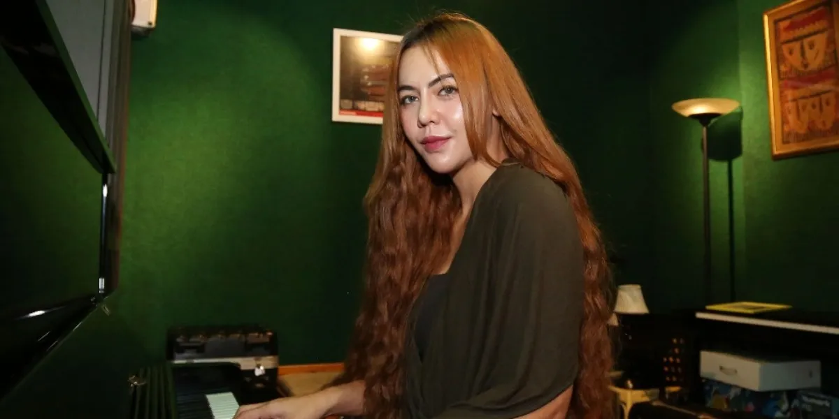 Ratu Rizky Nabila Sebut Single 'Waktu Yang Salah' Dibuat Untuk ...