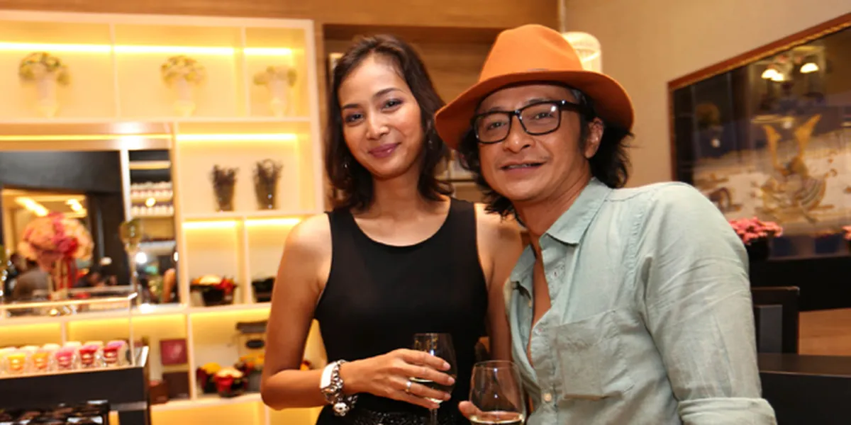 Suka Bantu Bersih-Bersih, Bikin Istri Andi Rif Makin Cinta Suami ...