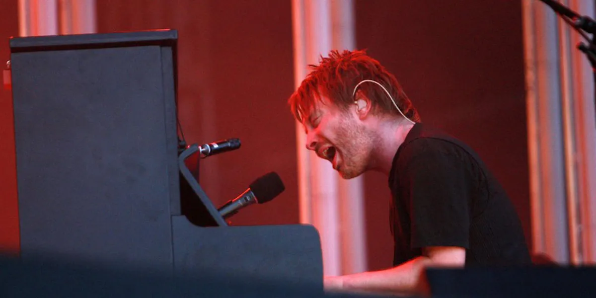 Tampil di Festival Besar, Vokalis Radiohead Ditonton 8 Orang ...
