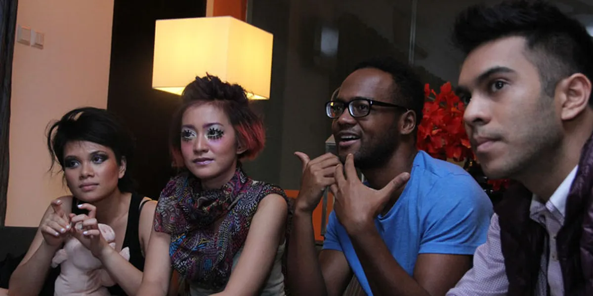 Tangga Bentuk Citra Diri Lewat Kostum - KapanLagi.com