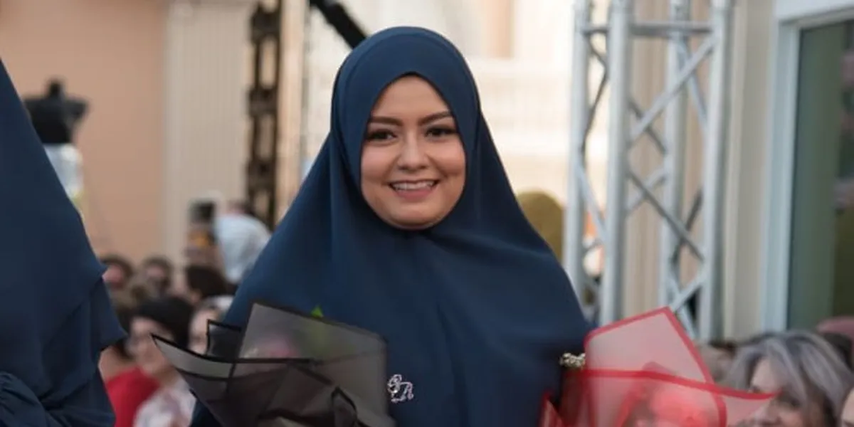 Tika Ramlan Kenalkan Koleksi Busana Muslim-nya di Dubai Modest Fashion ...