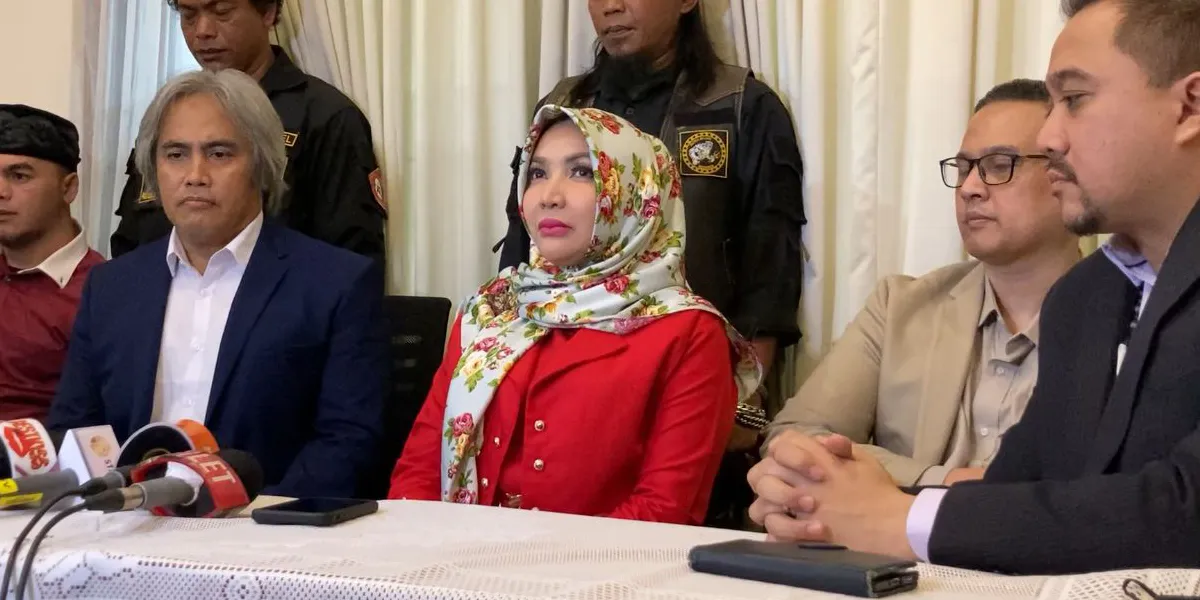 Ungkap Alasan Dirinya Histeris dalam Ruang Mediasi, Roro Fitria: Dia ... Ungkap Alasan Dirinya Histeris dalam Ruang Mediasi, Roro Fitria: Dia ...