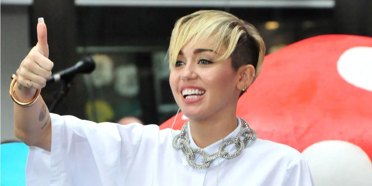 [Video] Miley Cyrus Kena Demam Arctic Monkeys! - KapanLagi.com