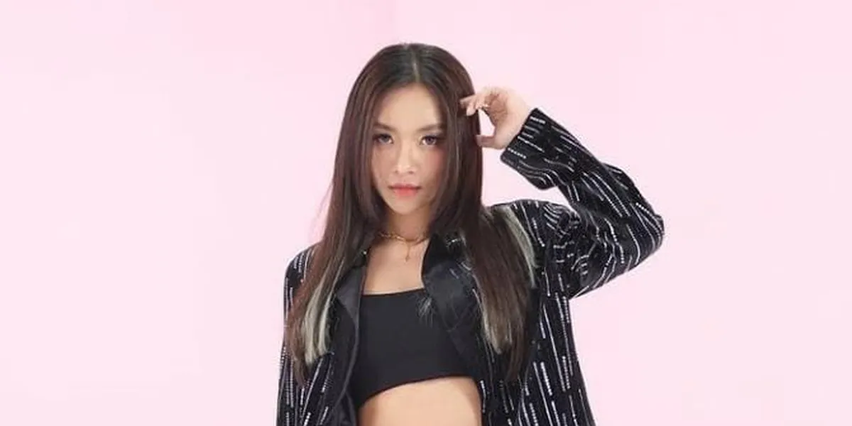 Viral di TikTok, Ton Chan Seyma Pakai Lamborgini untuk Angkut Rumput di ...