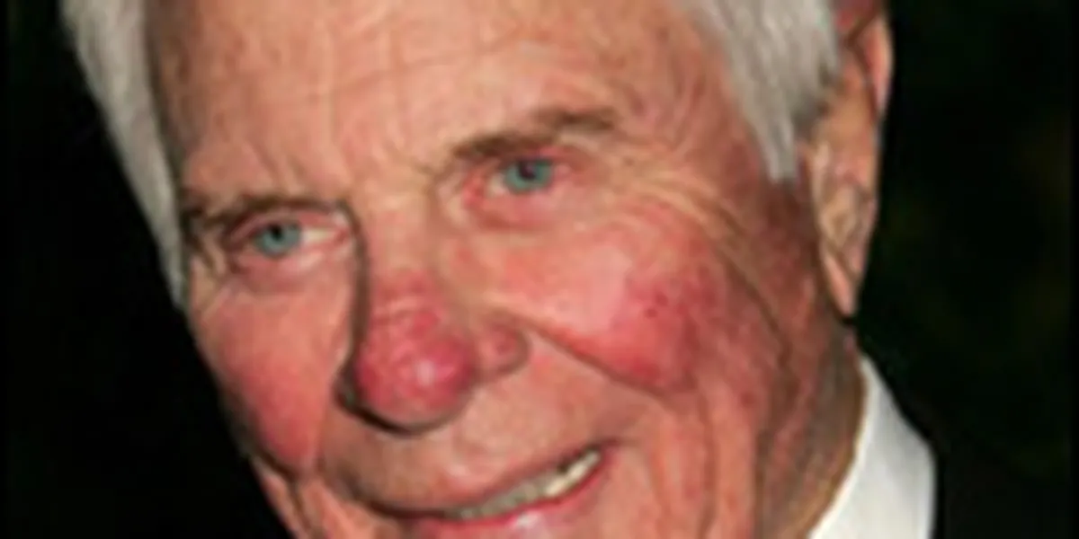Legenda Hollywood, Peter Graves Tutup Usia - KapanLagi.com
