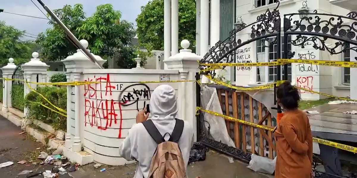 10 Potret Kondisi Terbaru Rumah Uya Kuya Setelah Dijarah: Tertulis ...