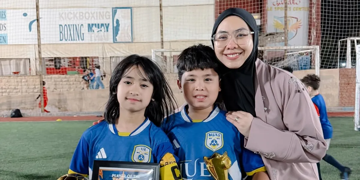 Anak Oki Setiana Dewi Ikut Klub Bola di Mesir, Dapat Penghargaan Player ...