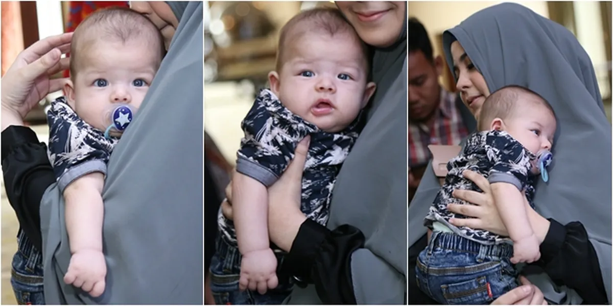 FOTO: Mata Biru Baby Arka Tambah Bule! Makin Mirip Stuart Collin ...