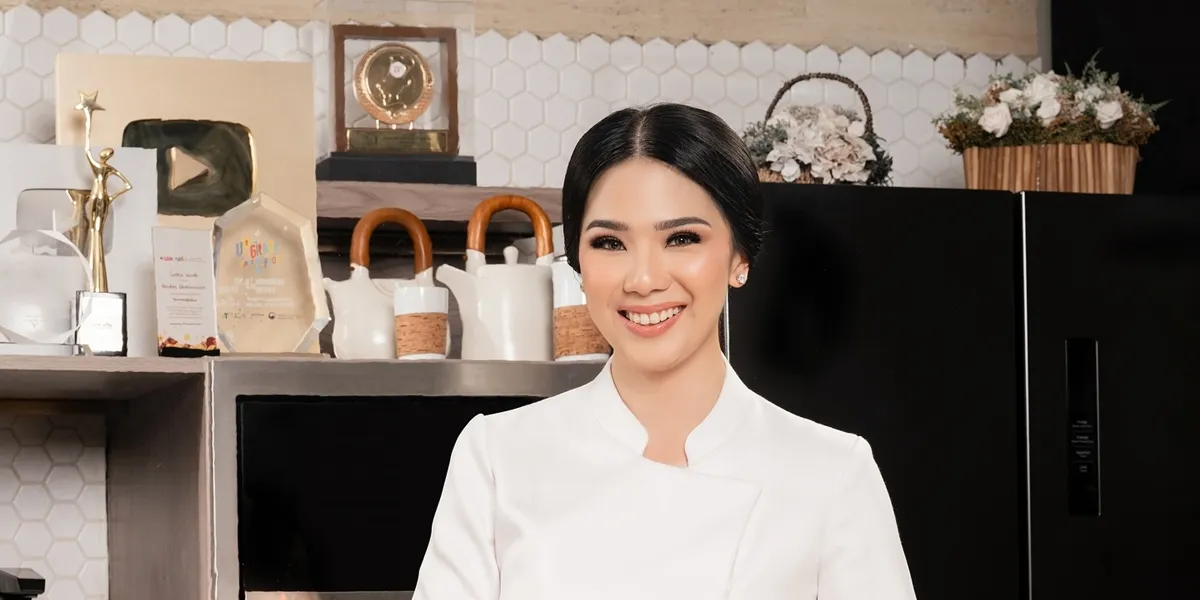 Foto Resepnya Dipakai Aisyahrani Adik Syahrini, Devina Hermawan ...