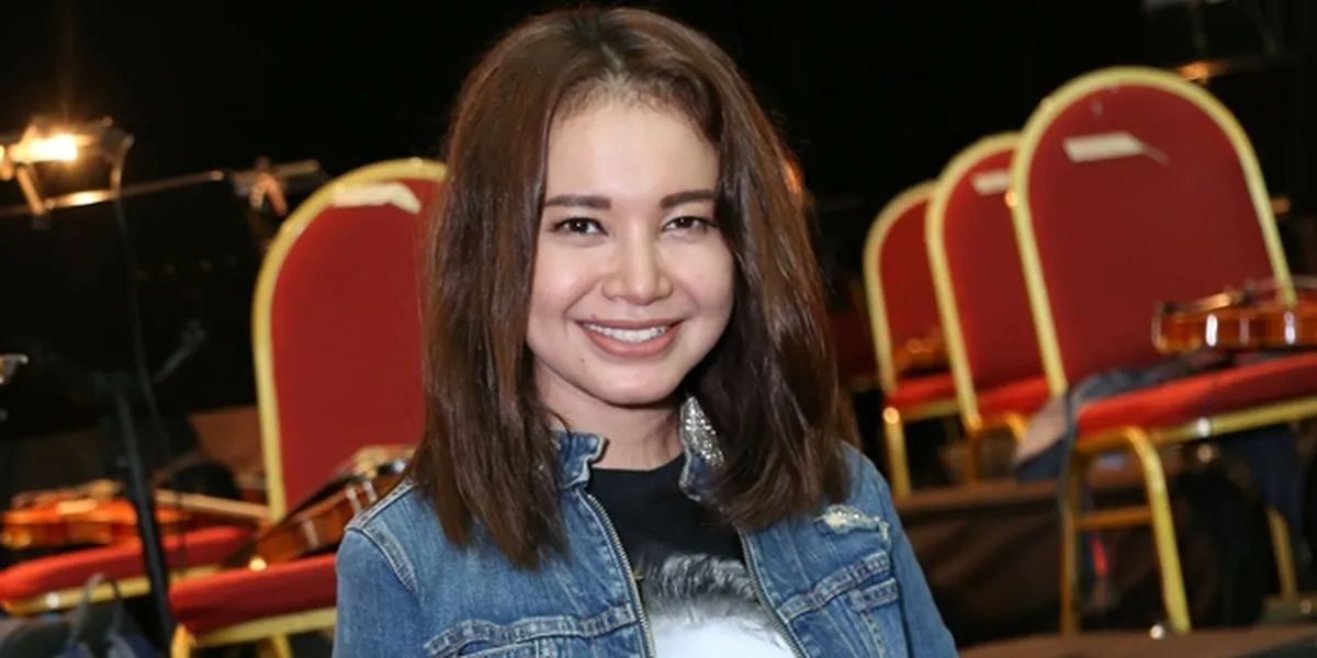 FOTO Tiket Konser Sold Out, Rossa Akan Pakai Kostum Seberat 15 Kg ...