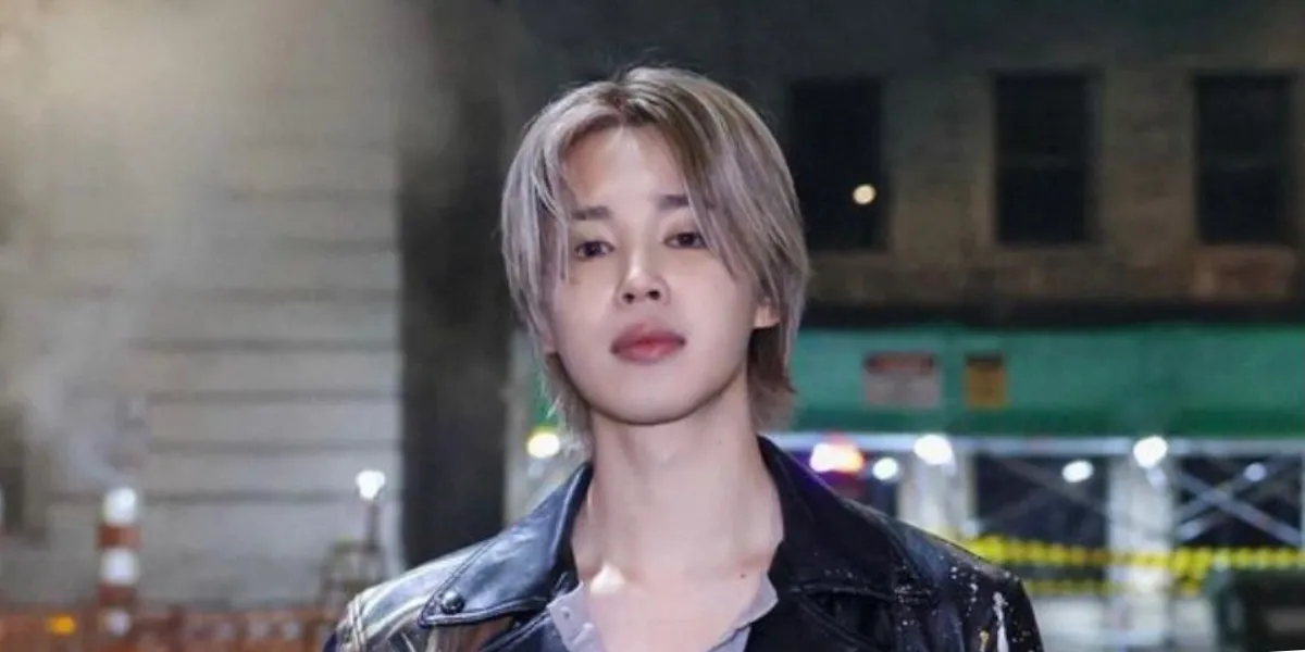 Gaya Fashion Jimin BTS di Bandara Viral, Tampil Stylish Demi Bertemu ...