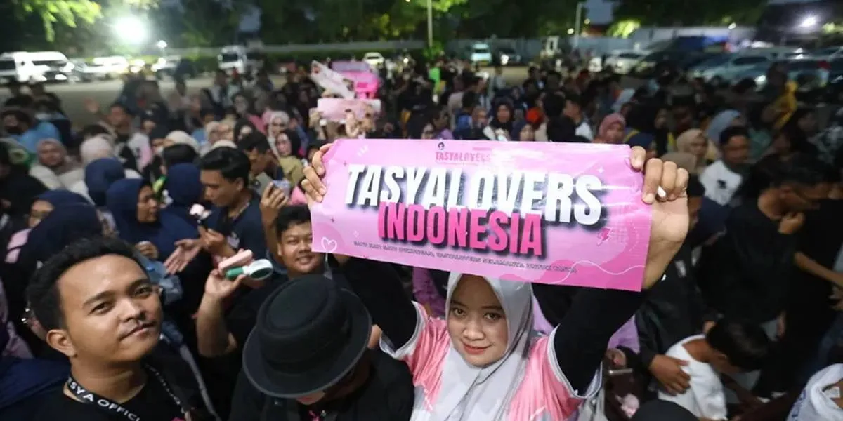 Hebohnya Fans Dukung Favoritnya di D'Academy 7 Mega Konser The Champion ...