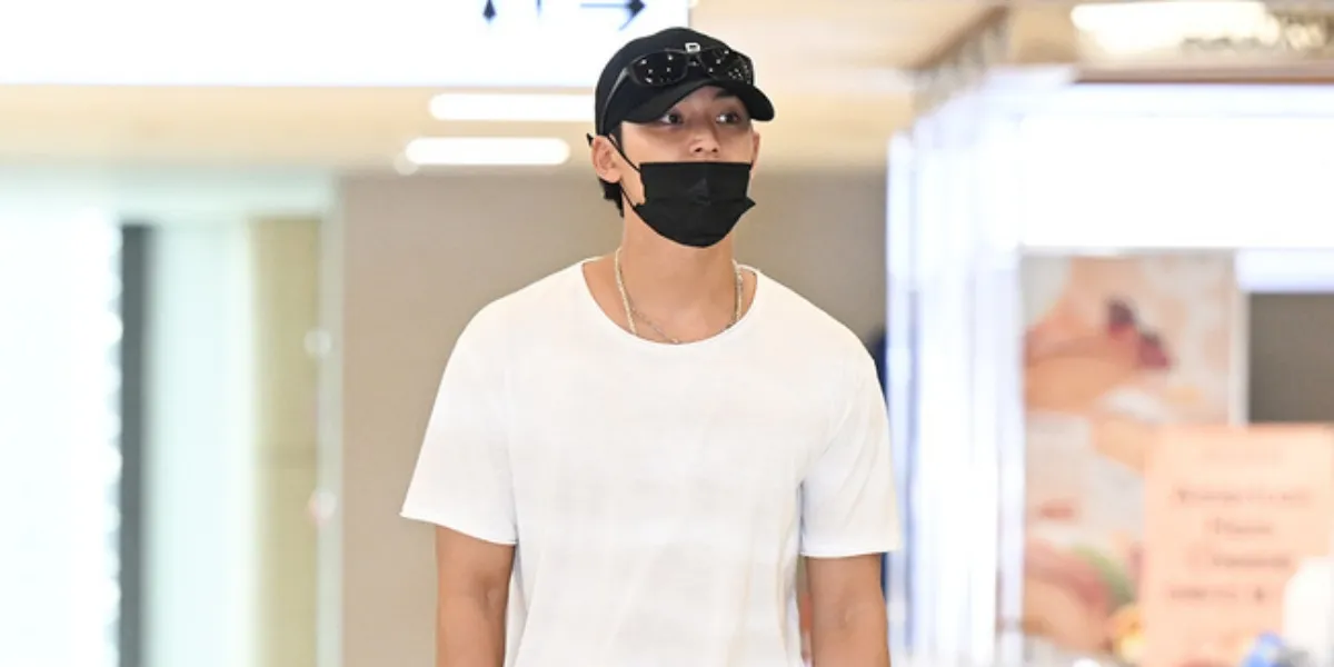 Mingyu SEVENTEEN Berangkat ke Jepang, Boyfriend Material Serasa Bisa ...