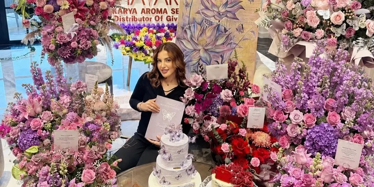 Potret Tasya Farasya Ulang Tahun ke-34 Serba Ungu, Penuh Bunga dan Kado ...