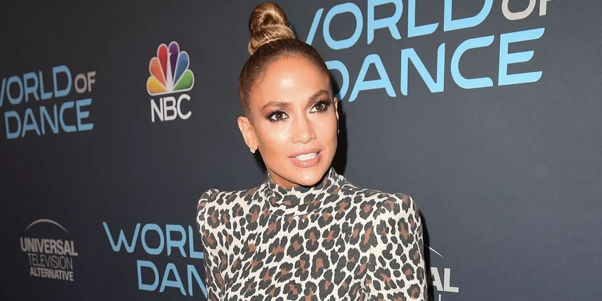 Tirukan 'Celana Melorot' J.Lo, Pria Ini Ditinggal Istri - KapanLagi.com