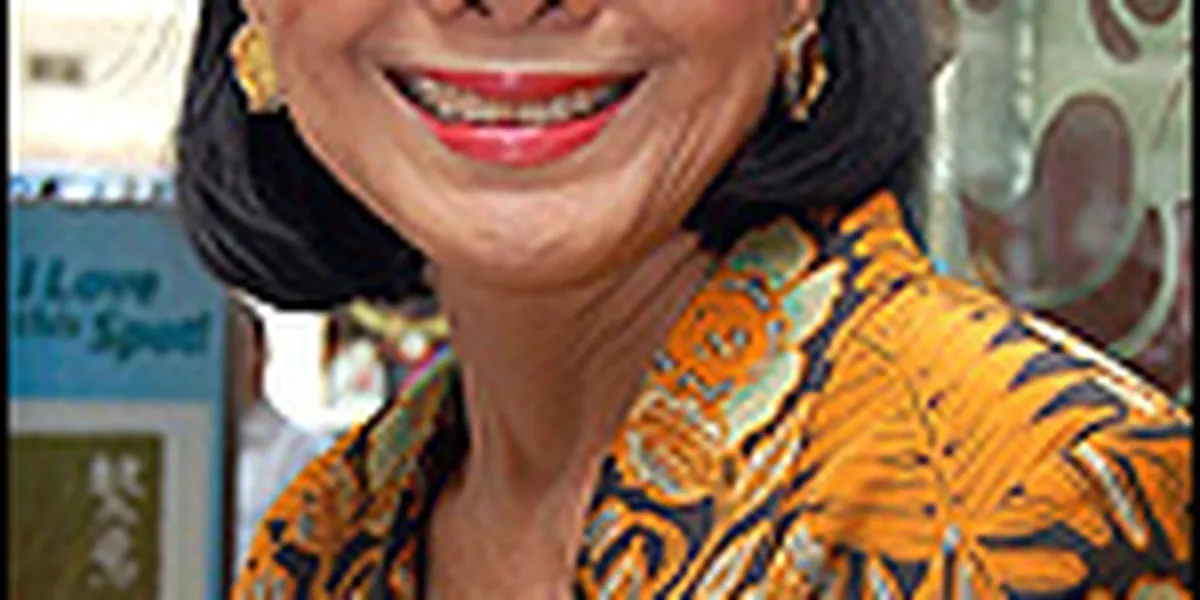 Poppy Dharsono Berharap Hidup Rukun dan Damai - KapanLagi.com